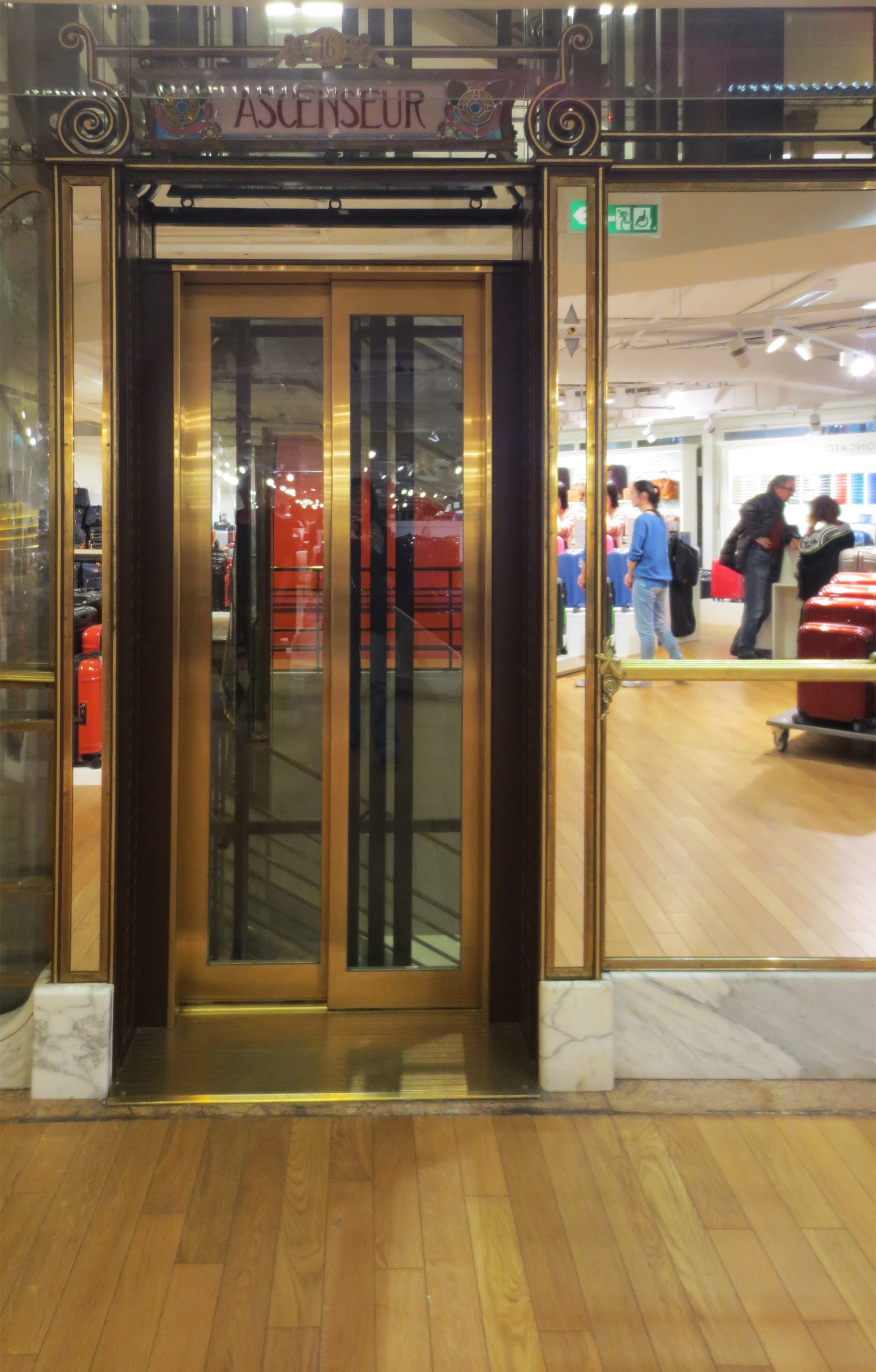 Galerías Lafayette - París - WikiArquitectura_23 - WikiArquitectura