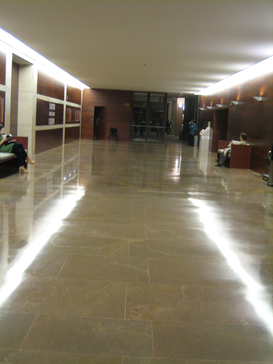 Auditori_Brna_Foyer_1-2 - WikiArquitectura