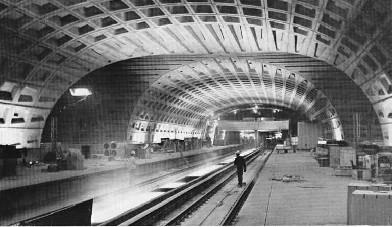 Metro Center station 03 - WikiArquitectura