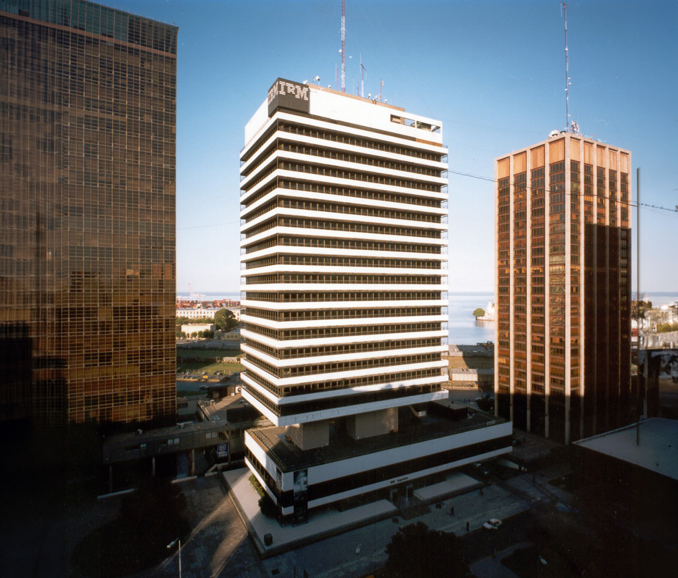 Edificio IBM en Buenos Aires - Ficha, Fotos y Planos - WikiArquitectura